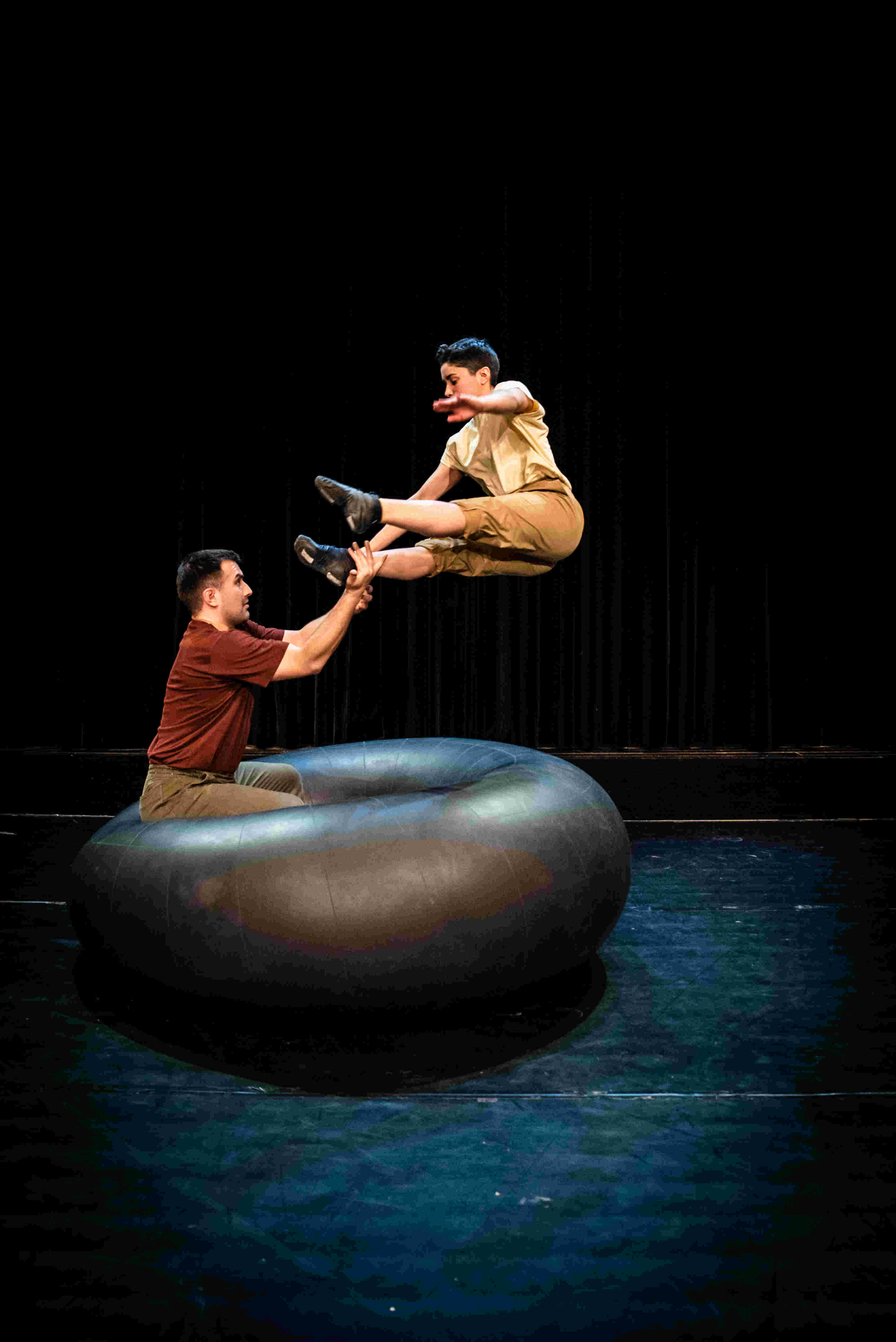 Les flâneurs - Un duo de portés acrobatiques... - Spectacles ...